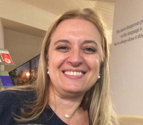 CZT María Tovar demonstrates her inkless tangling technique in a step ...